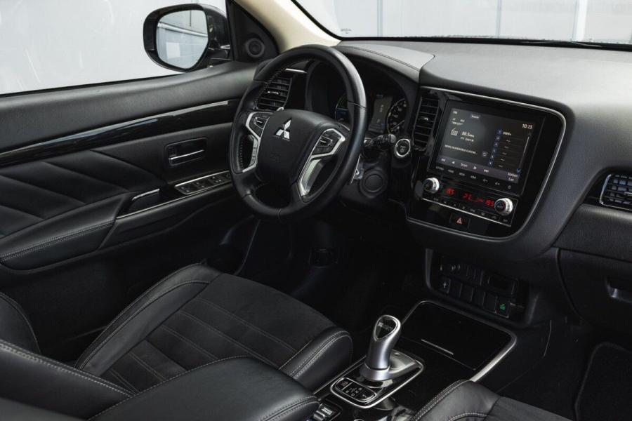Melns Mitsubishi Outlander 2021 Ventspils, ar dzinēja tilpumu 2.40 L un nobraukumu 85 tūkst. km par 20200 €, foto 16 vietnē AUTOMOTO.COM.LV