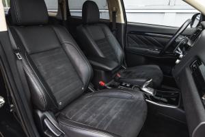 Melns Mitsubishi Outlander 2021 Ventspils, ar dzinēja tilpumu 2.40 L un nobraukumu 85 tūkst. km par 20200 €, foto 17 vietnē AUTOMOTO.COM.LV