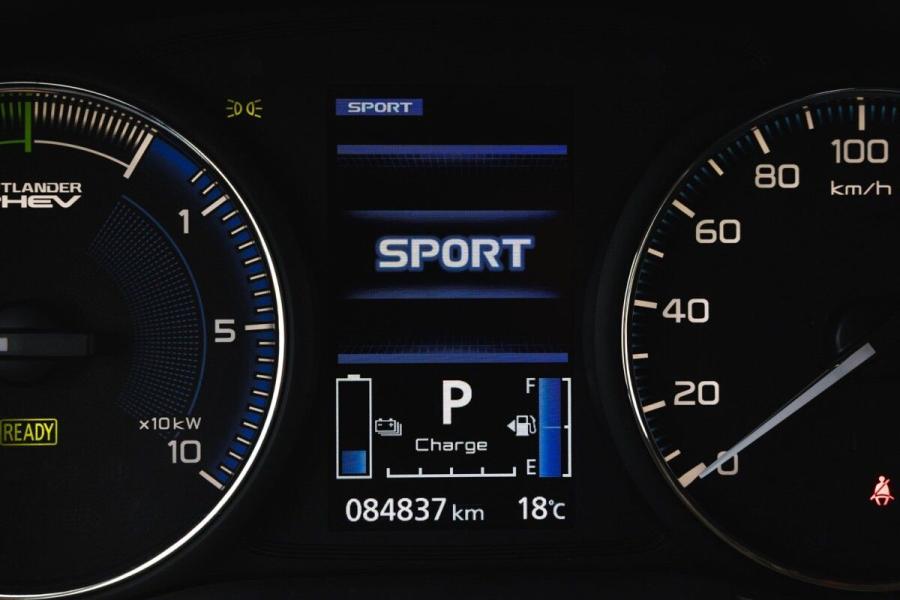Melns Mitsubishi Outlander 2021 Ventspils, ar dzinēja tilpumu 2.40 L un nobraukumu 85 tūkst. km par 20200 €, foto 22 vietnē AUTOMOTO.COM.LV