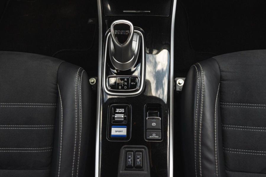 Melns Mitsubishi Outlander 2021 Ventspils, ar dzinēja tilpumu 2.40 L un nobraukumu 85 tūkst. km par 20200 €, foto 28 vietnē AUTOMOTO.COM.LV