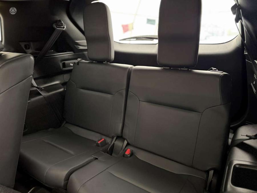 Black Mitsubishi Outlander 2022 in Vilnius, with an engine capacity of 2.49 L and mileage of 54 thousand km for 25490 €, photo 13 on AUTOMOTO.COM.LV
