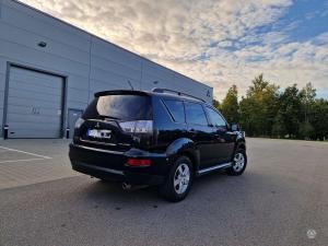 Melns Mitsubishi Outlander 2011 Viļņa, ar dzinēja tilpumu 2.40 L un nobraukumu 215 tūkst. km par 3499 €, foto 8 vietnē AUTOMOTO.COM.LV