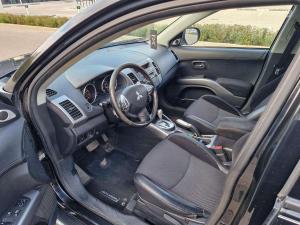 Melns Mitsubishi Outlander 2011 Viļņa, ar dzinēja tilpumu 2.40 L un nobraukumu 215 tūkst. km par 3499 €, foto 11 vietnē AUTOMOTO.COM.LV