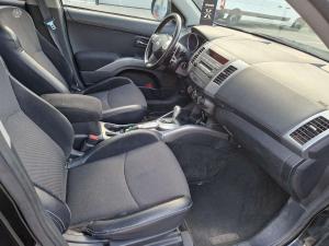 Melns Mitsubishi Outlander 2011 Viļņa, ar dzinēja tilpumu 2.40 L un nobraukumu 215 tūkst. km par 3499 €, foto 12 vietnē AUTOMOTO.COM.LV