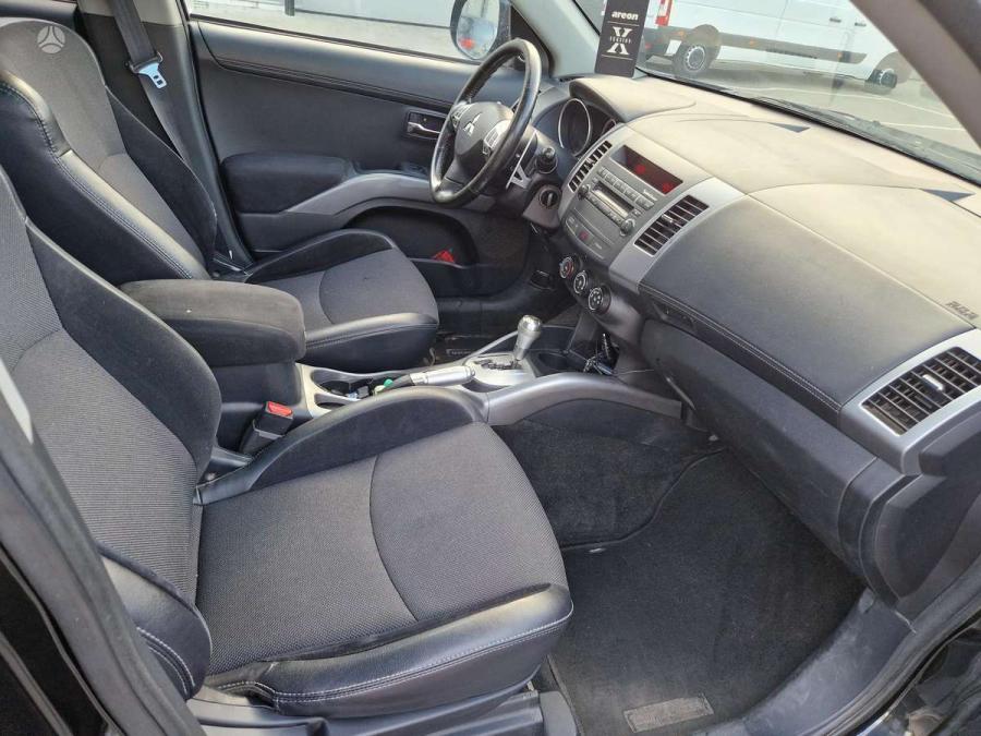 Melns Mitsubishi Outlander 2011 Viļņa, ar dzinēja tilpumu 2.40 L un nobraukumu 215 tūkst. km par 3499 €, foto 12 vietnē AUTOMOTO.COM.LV