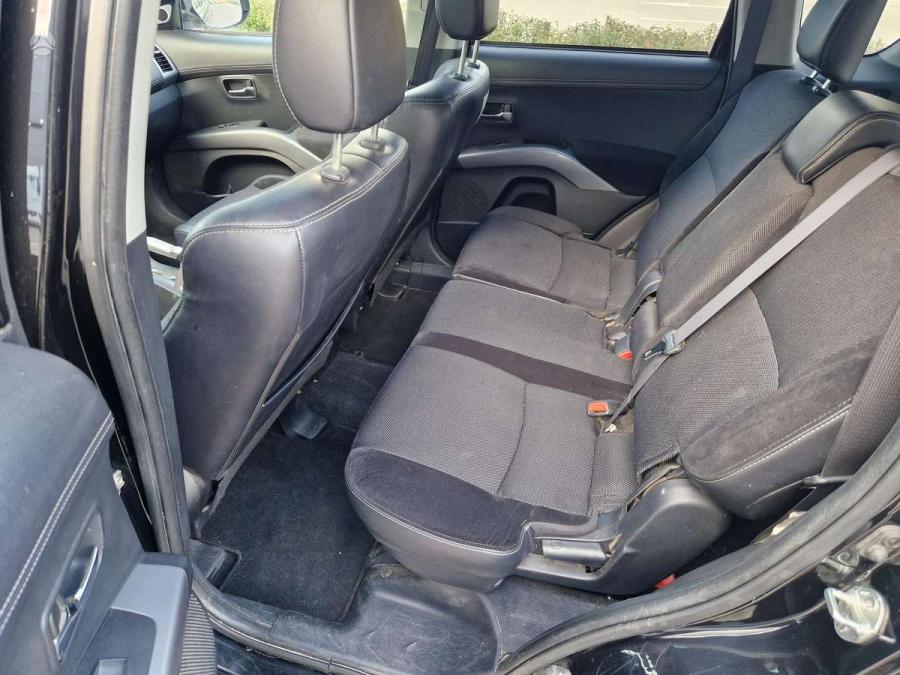 Melns Mitsubishi Outlander 2011 Viļņa, ar dzinēja tilpumu 2.40 L un nobraukumu 215 tūkst. km par 3499 €, foto 13 vietnē AUTOMOTO.COM.LV