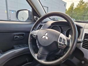 Melns Mitsubishi Outlander 2011 Viļņa, ar dzinēja tilpumu 2.40 L un nobraukumu 215 tūkst. km par 3499 €, foto 14 vietnē AUTOMOTO.COM.LV