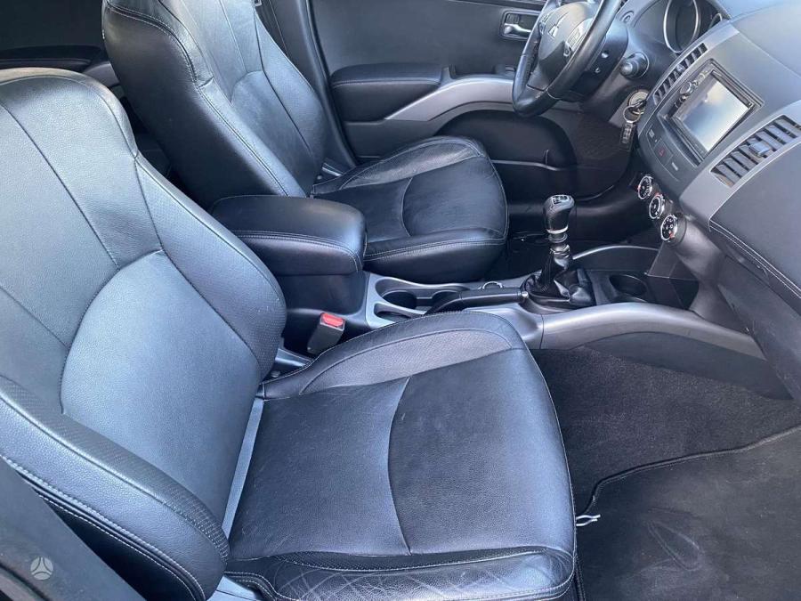 Melns Mitsubishi Outlander 2012 Kauņa, ar dzinēja tilpumu 2.20 L un nobraukumu 179 tūkst. km par 6150 €, foto 9 vietnē AUTOMOTO.COM.LV
