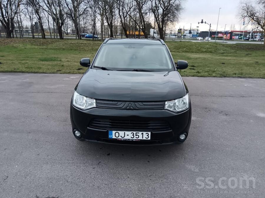 Black Mitsubishi Outlander 2013 in Liepaja, with an engine capacity of 2.20 L and mileage of 165 thousand km for 5650 €, photo 1 on AUTOMOTO.COM.LV