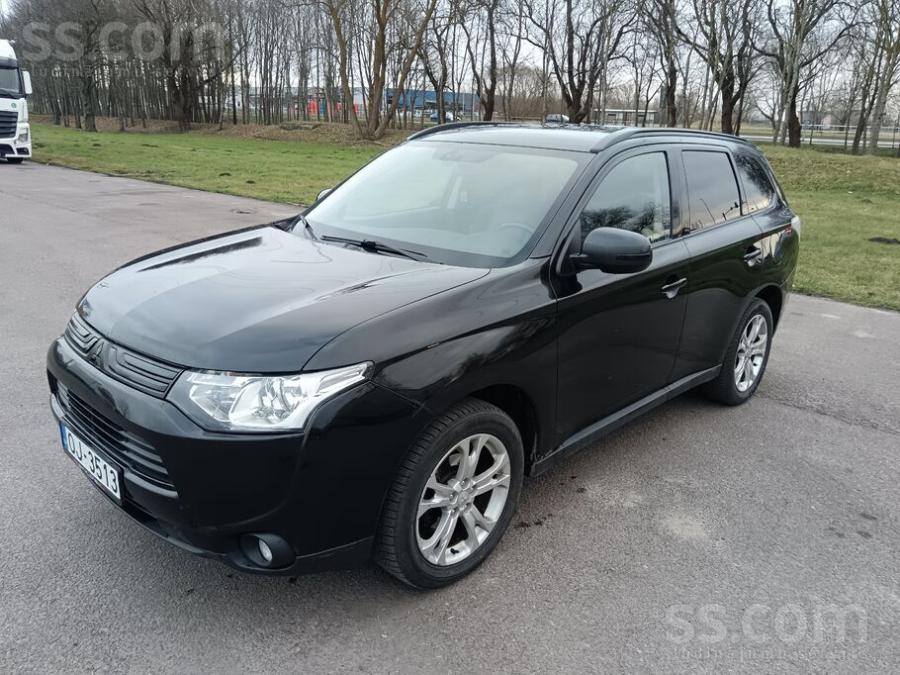 Black Mitsubishi Outlander 2013 in Liepaja, with an engine capacity of 2.20 L and mileage of 165 thousand km for 5650 €, photo 2 on AUTOMOTO.COM.LV