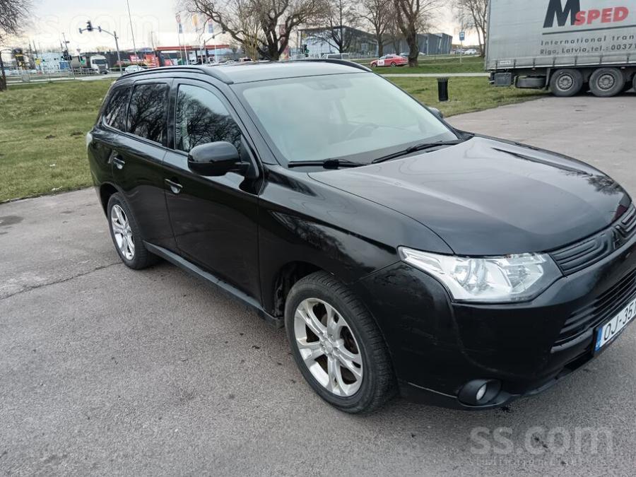 Black Mitsubishi Outlander 2013 in Liepaja, with an engine capacity of 2.20 L and mileage of 165 thousand km for 5650 €, photo 3 on AUTOMOTO.COM.LV