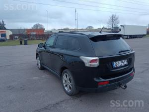 Black Mitsubishi Outlander 2013 in Liepaja, with an engine capacity of 2.20 L and mileage of 165 thousand km for 5650 €, photo 6 on AUTOMOTO.COM.LV
