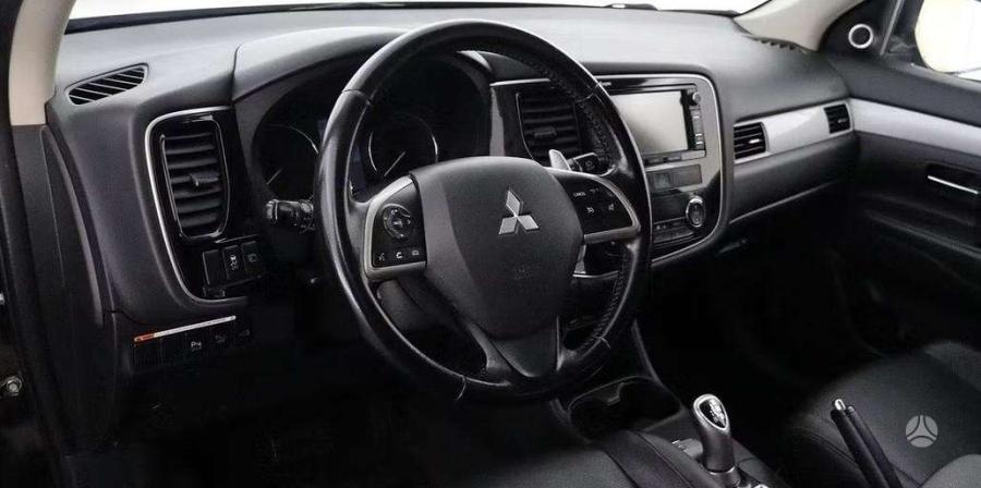 Black Mitsubishi Outlander 2014 in Vilnius, with an engine capacity of 2.00 L and mileage of 188 thousand km for 6500 €, photo 5 on AUTOMOTO.COM.LV