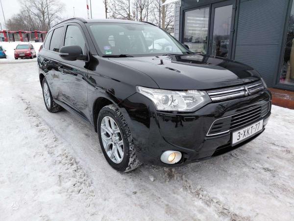 Melns Mitsubishi Outlander 2014 Klaipėda, ar dzinēja tilpumu 2.00 L un nobraukumu 237 tūkst. km par 7999 €, foto 5 vietnē AUTOMOTO.COM.LV