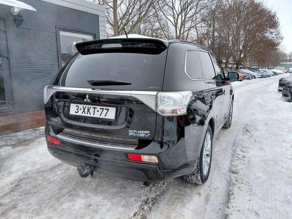 Melns Mitsubishi Outlander 2014 Klaipėda, ar dzinēja tilpumu 2.00 L un nobraukumu 237 tūkst. km par 7999 €, foto 9 vietnē AUTOMOTO.COM.LV