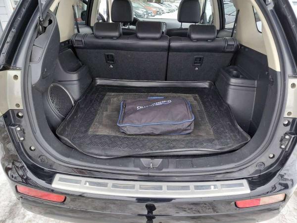 Black Mitsubishi Outlander 2014 in Klaipeda, with an engine capacity of 2.00 L and mileage of 237 thousand km for 7999 €, photo 11 on AUTOMOTO.COM.LV