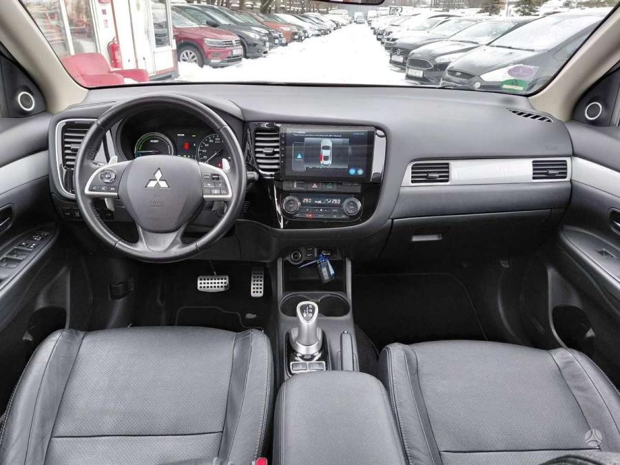 Melns Mitsubishi Outlander 2014 Klaipėda, ar dzinēja tilpumu 2.00 L un nobraukumu 237 tūkst. km par 7999 €, foto 13 vietnē AUTOMOTO.COM.LV