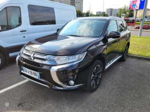Black Mitsubishi Outlander 2015 in Vilnius, with an engine capacity of 2.00 L and mileage of 178 thousand km for 13550 €, photo 7 on AUTOMOTO.COM.LV
