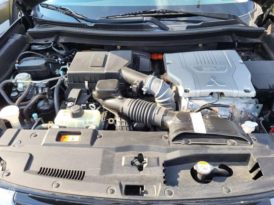 Black Mitsubishi Outlander 2015 in Vilnius, with an engine capacity of 2.00 L and mileage of 178 thousand km for 13550 €, photo 9 on AUTOMOTO.COM.LV