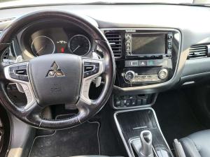 Black Mitsubishi Outlander 2015 in Vilnius, with an engine capacity of 2.00 L and mileage of 178 thousand km for 13550 €, photo 11 on AUTOMOTO.COM.LV
