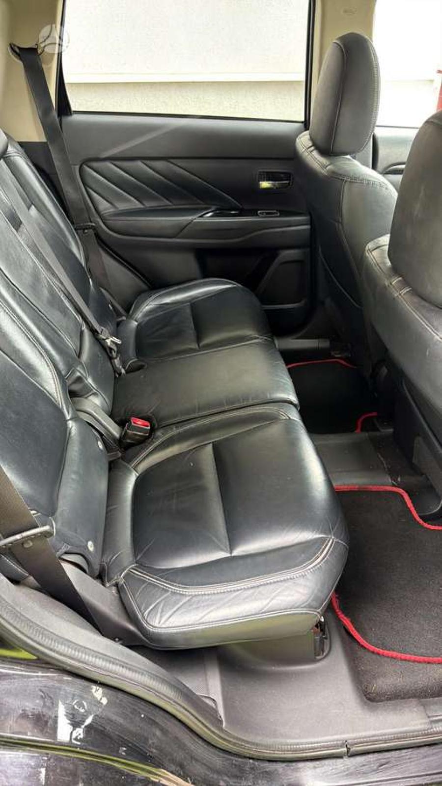 Melns Mitsubishi Outlander 2016 Šauļi, ar dzinēja tilpumu 2.00 L un nobraukumu 270 tūkst. km par 4999 €, foto 6 vietnē AUTOMOTO.COM.LV