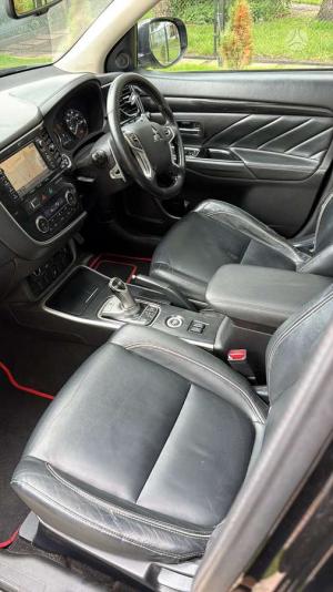 Melns Mitsubishi Outlander 2016 Šauļi, ar dzinēja tilpumu 2.00 L un nobraukumu 270 tūkst. km par 4999 €, foto 9 vietnē AUTOMOTO.COM.LV