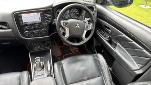 Melns Mitsubishi Outlander 2016 Šauļi, ar dzinēja tilpumu 2.00 L un nobraukumu 270 tūkst. km par 4999 €, foto 10 vietnē AUTOMOTO.COM.LV