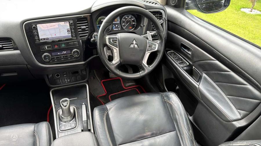Melns Mitsubishi Outlander 2016 Šauļi, ar dzinēja tilpumu 2.00 L un nobraukumu 270 tūkst. km par 4999 €, foto 10 vietnē AUTOMOTO.COM.LV