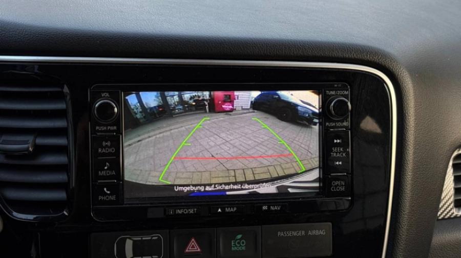 Black Mitsubishi Outlander 2017 in Riga, with an engine capacity of 2.30 L and mileage of 191 thousand km for 12699 €, photo 5 on AUTOMOTO.COM.LV