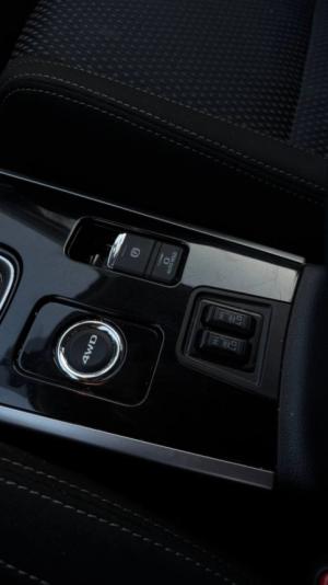 Black Mitsubishi Outlander 2017 in Riga, with an engine capacity of 2.30 L and mileage of 191 thousand km for 12699 €, photo 13 on AUTOMOTO.COM.LV
