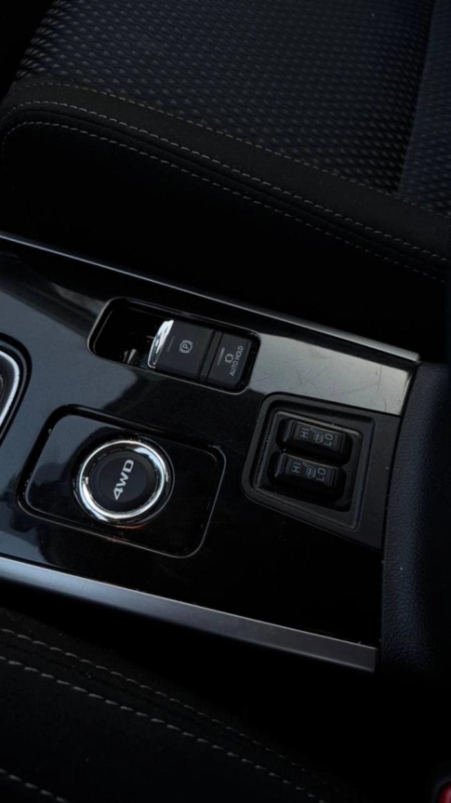 Black Mitsubishi Outlander 2017 in Riga, with an engine capacity of 2.30 L and mileage of 191 thousand km for 12699 €, photo 13 on AUTOMOTO.COM.LV