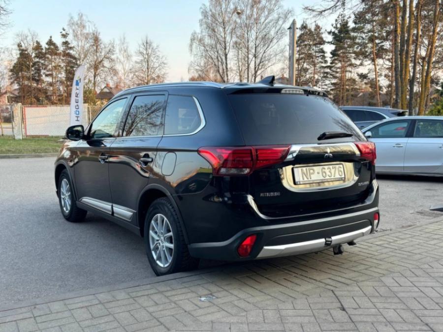 Black Mitsubishi Outlander 2017 in Riga, with an engine capacity of 2.30 L and mileage of 191 thousand km for 12699 €, photo 17 on AUTOMOTO.COM.LV
