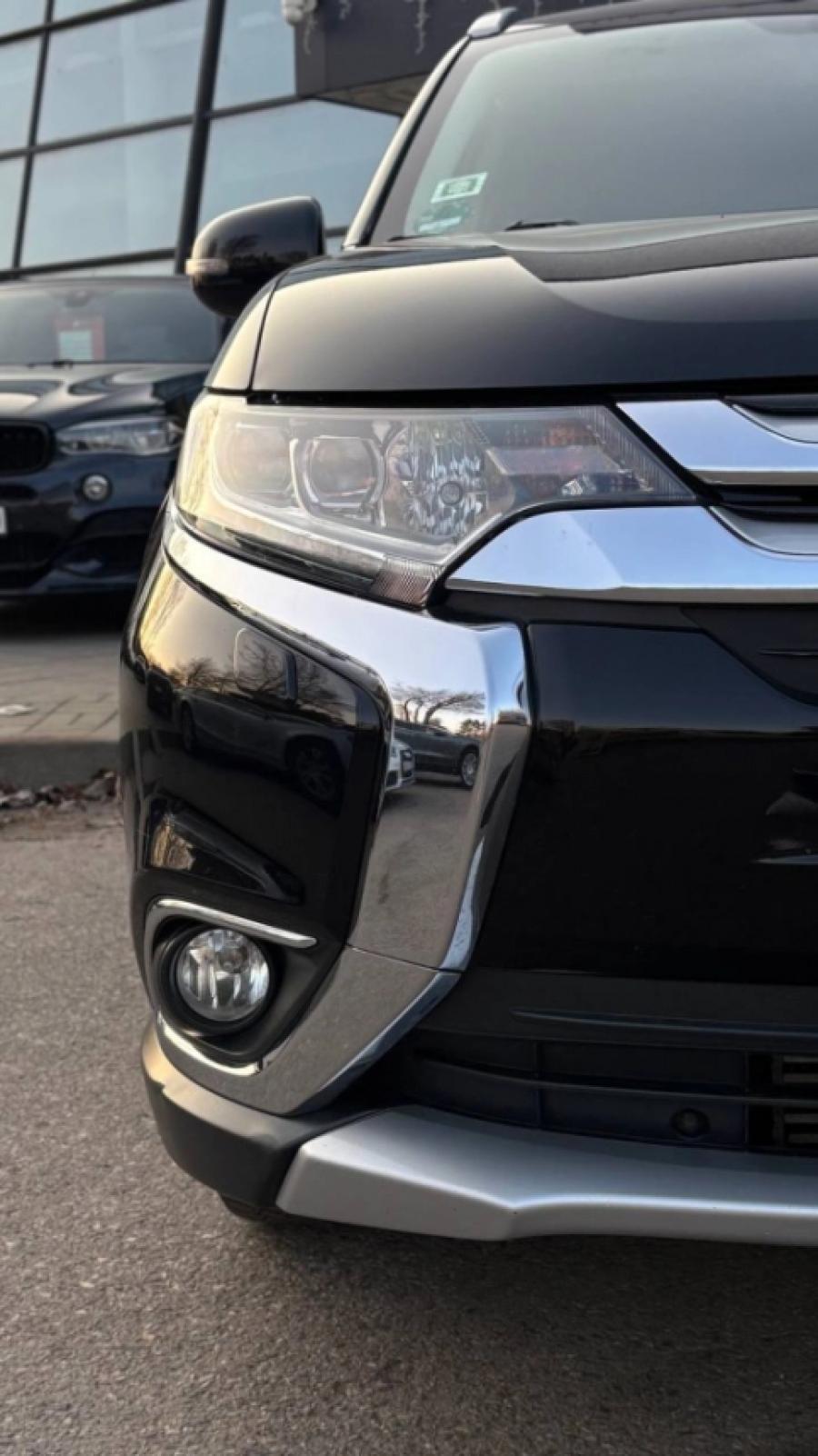 Black Mitsubishi Outlander 2017 in Riga, with an engine capacity of 2.30 L and mileage of 191 thousand km for 12699 €, photo 18 on AUTOMOTO.COM.LV