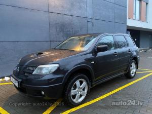 Melns Mitsubishi Outlander 2005 Pērnava, ar dzinēja tilpumu 2.00 L un nobraukumu 330 tūkst. km par 3500 €, foto  vietnē AUTOMOTO.COM.LV