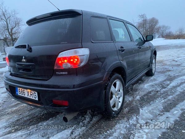 Black Mitsubishi Outlander 2005 in Parnu, with an engine capacity of 2.00 L and mileage of 330 thousand km for 3500 €, photo 3 on AUTOMOTO.COM.LV