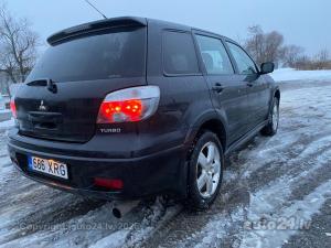 Melns Mitsubishi Outlander 2005 Pērnava, ar dzinēja tilpumu 2.00 L un nobraukumu 330 tūkst. km par 3500 €, foto 3 vietnē AUTOMOTO.COM.LV