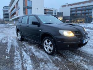 Melns Mitsubishi Outlander 2005 Pērnava, ar dzinēja tilpumu 2.00 L un nobraukumu 330 tūkst. km par 3500 €, foto 7 vietnē AUTOMOTO.COM.LV