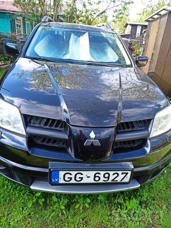 Black Mitsubishi Outlander 2006 in Riga, with an engine capacity of 2.30 L and mileage of 167 thousand km for 1900 €, photo 1 on AUTOMOTO.COM.LV