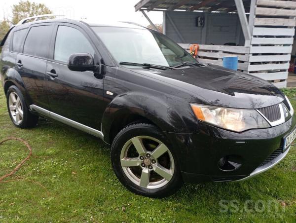 Melns Mitsubishi Outlander 2007 Liepāja, ar dzinēja tilpumu 2.00 L un nobraukumu 383 tūkst. km par 2500 €, foto 3 vietnē AUTOMOTO.COM.LV