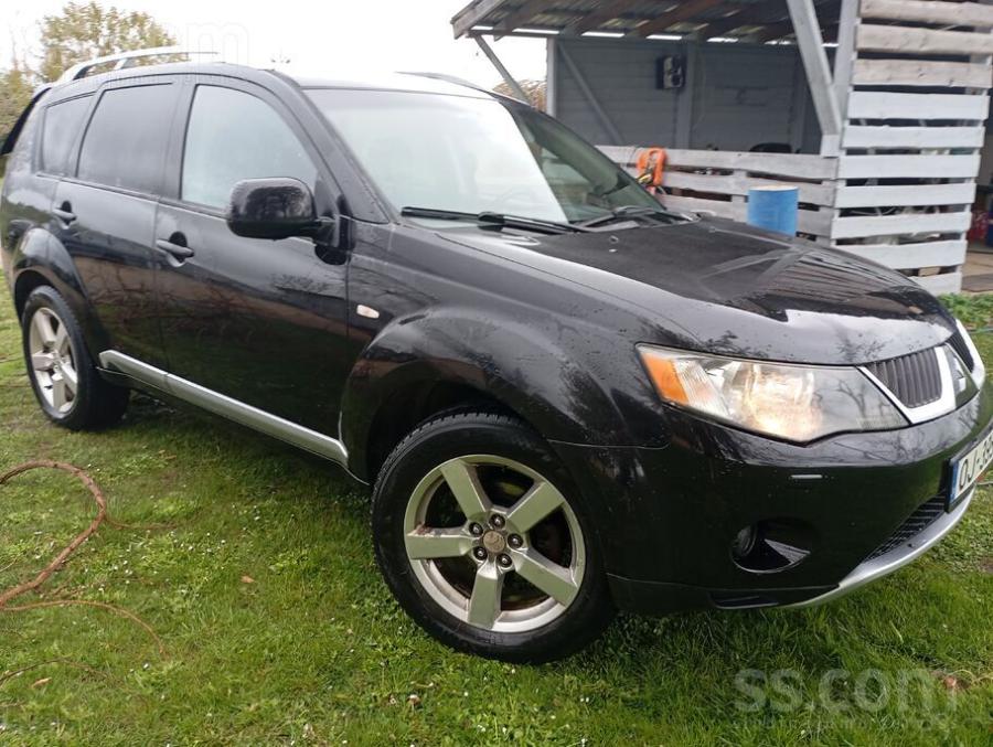 Melns Mitsubishi Outlander 2007 Liepāja, ar dzinēja tilpumu 2.00 L un nobraukumu 383 tūkst. km par 2500 €, foto 4 vietnē AUTOMOTO.COM.LV