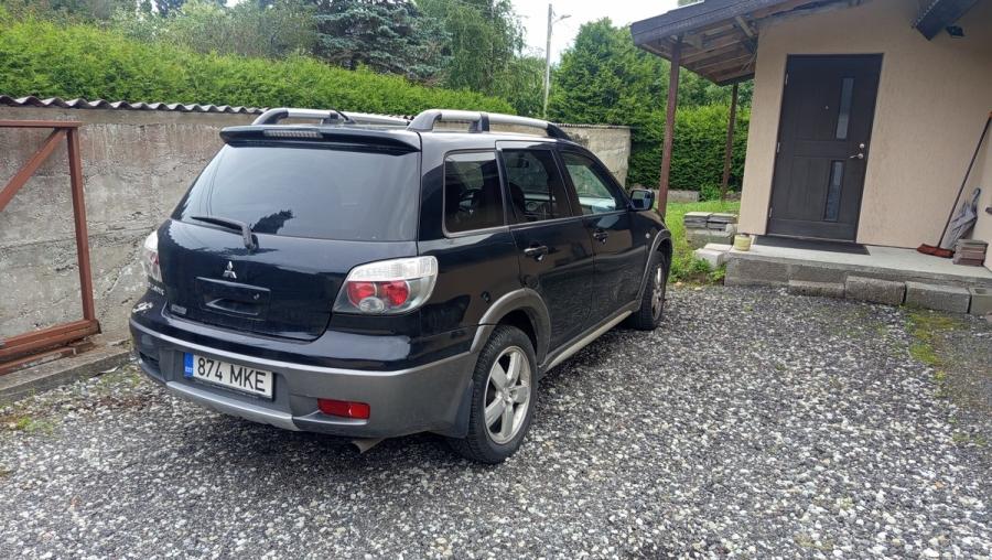 Black Mitsubishi Outlander 2007 in Tallinn, with an engine capacity of 0.00 L and mileage of 179 thousand km for 1350 €, photo 18 on AUTOMOTO.COM.LV