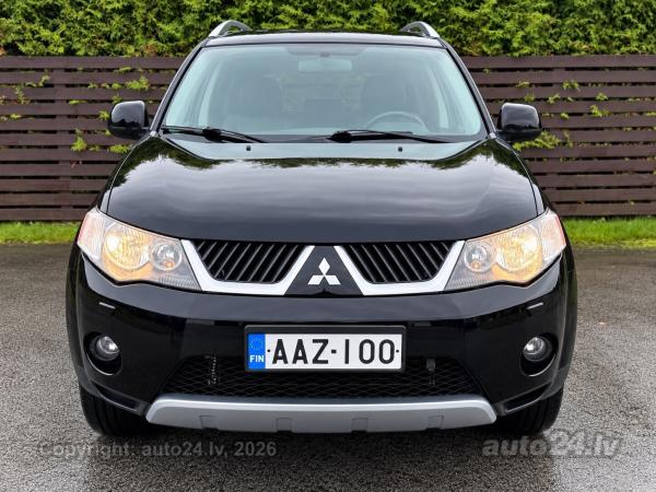 Mitsubishi Outlander 2008 in Tallinn on AUTOMOTO.COM.LV Black Mitsubishi Outlander 2008 in Tallinn, with an engine capacity of 2.40 L and mileage of 299 thousand km for 3490 €, photo 3 on AUTOMOTO.COM.LV