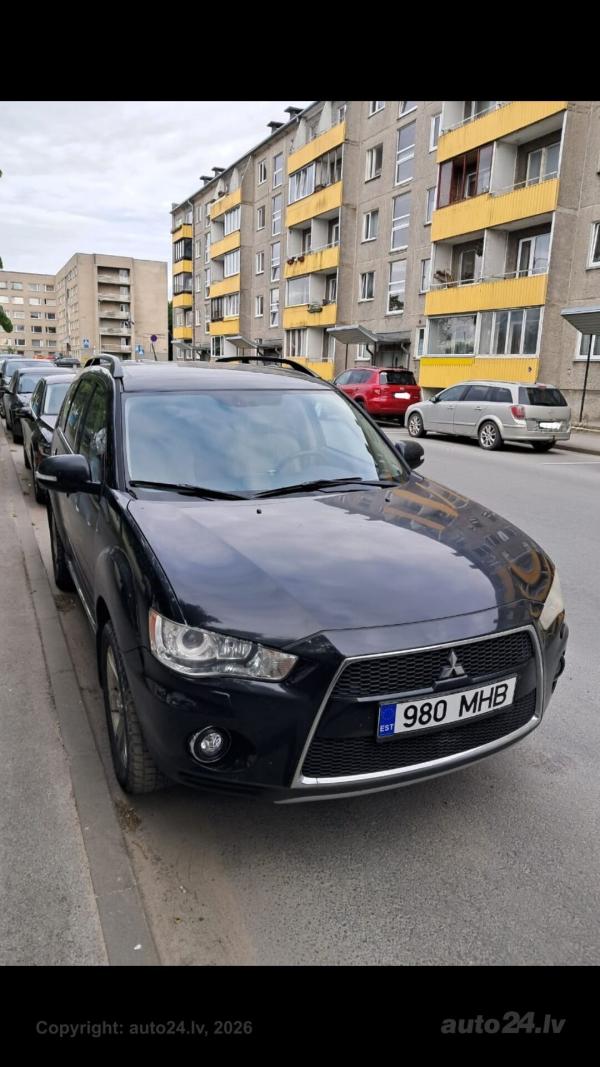 Black Mitsubishi Outlander 2011 in Tallinn, with an engine capacity of 2.40 L and mileage of 129 thousand km for 7290 €, photo 8 on AUTOMOTO.COM.LV