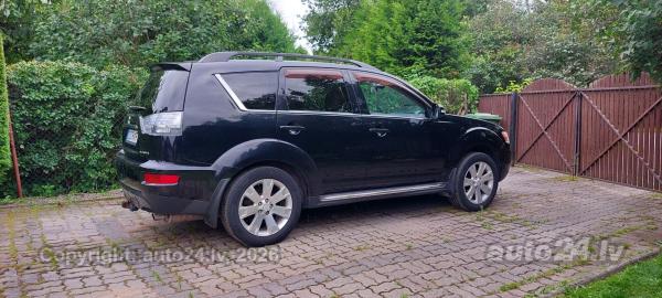 Melns Mitsubishi Outlander 2011 Tallina, ar dzinēja tilpumu 2.40 L un nobraukumu 260 tūkst. km par 5790 €, foto 2 vietnē AUTOMOTO.COM.LV