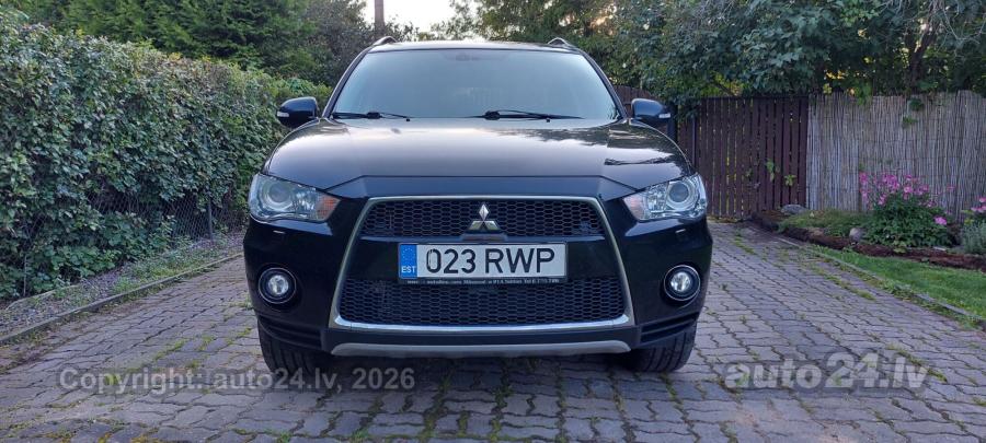 Black Mitsubishi Outlander 2011 in Tallinn, with an engine capacity of 2.40 L and mileage of 260 thousand km for 5790 €, photo 4 on AUTOMOTO.COM.LV