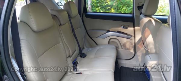 Melns Mitsubishi Outlander 2011 Tallina, ar dzinēja tilpumu 2.40 L un nobraukumu 260 tūkst. km par 5790 €, foto 9 vietnē AUTOMOTO.COM.LV