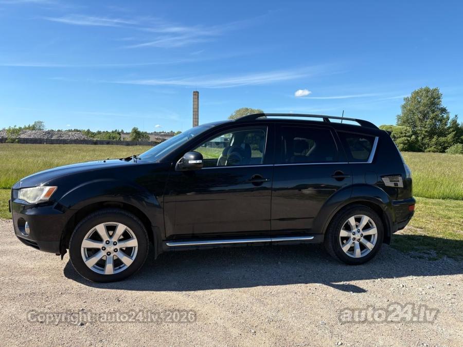 Melns Mitsubishi Outlander 2012 Kuresāre, ar dzinēja tilpumu 2.20 L un nobraukumu 356 tūkst. km par 5650 €, foto 3 vietnē AUTOMOTO.COM.LV