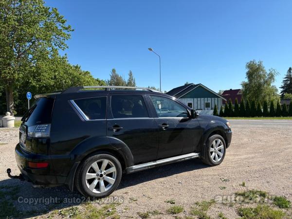 Melns Mitsubishi Outlander 2012 Kuresāre, ar dzinēja tilpumu 2.20 L un nobraukumu 356 tūkst. km par 5650 €, foto 4 vietnē AUTOMOTO.COM.LV