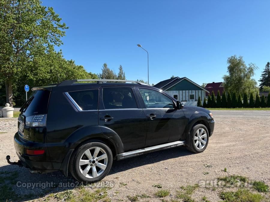Melns Mitsubishi Outlander 2012 Kuresāre, ar dzinēja tilpumu 2.20 L un nobraukumu 356 tūkst. km par 5650 €, foto 5 vietnē AUTOMOTO.COM.LV