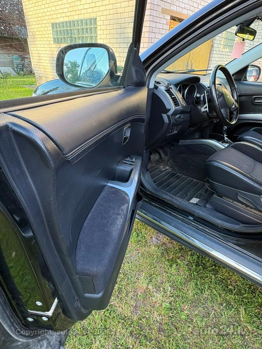 Melns Mitsubishi Outlander 2012 Kuresāre, ar dzinēja tilpumu 2.20 L un nobraukumu 356 tūkst. km par 5650 €, foto 7 vietnē AUTOMOTO.COM.LV